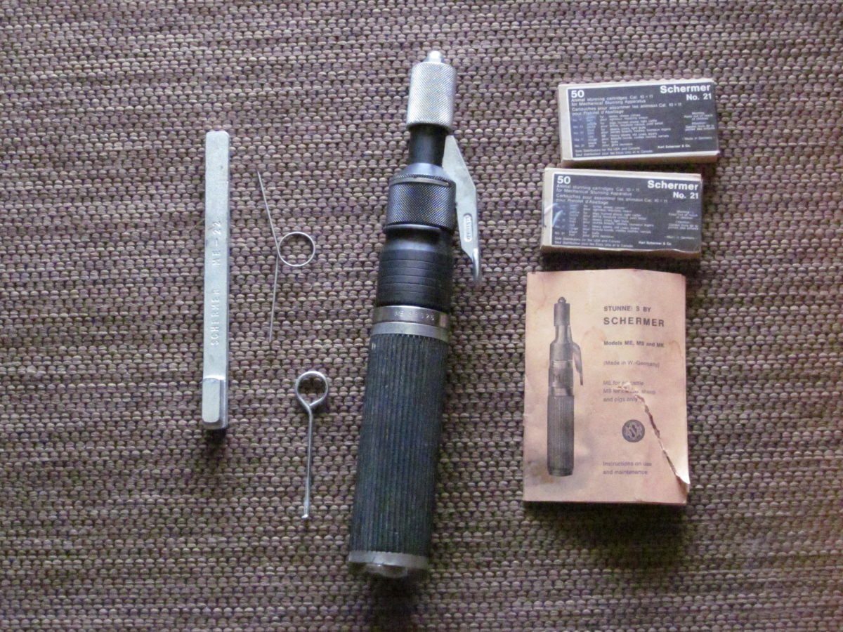 SCHERMER HUMANE LIVESTOCK STUNNER NO FFL NEEDED 17142418 - GunAuction.com