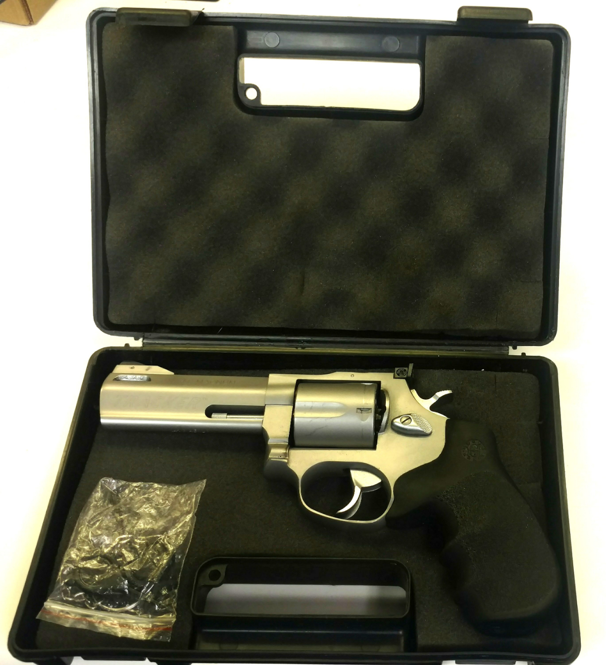 Taurus MODEL 425, .41 MAGNUM REVOLVER, STAINLESS STEEL, UNFLUTED 5 SHOT ...