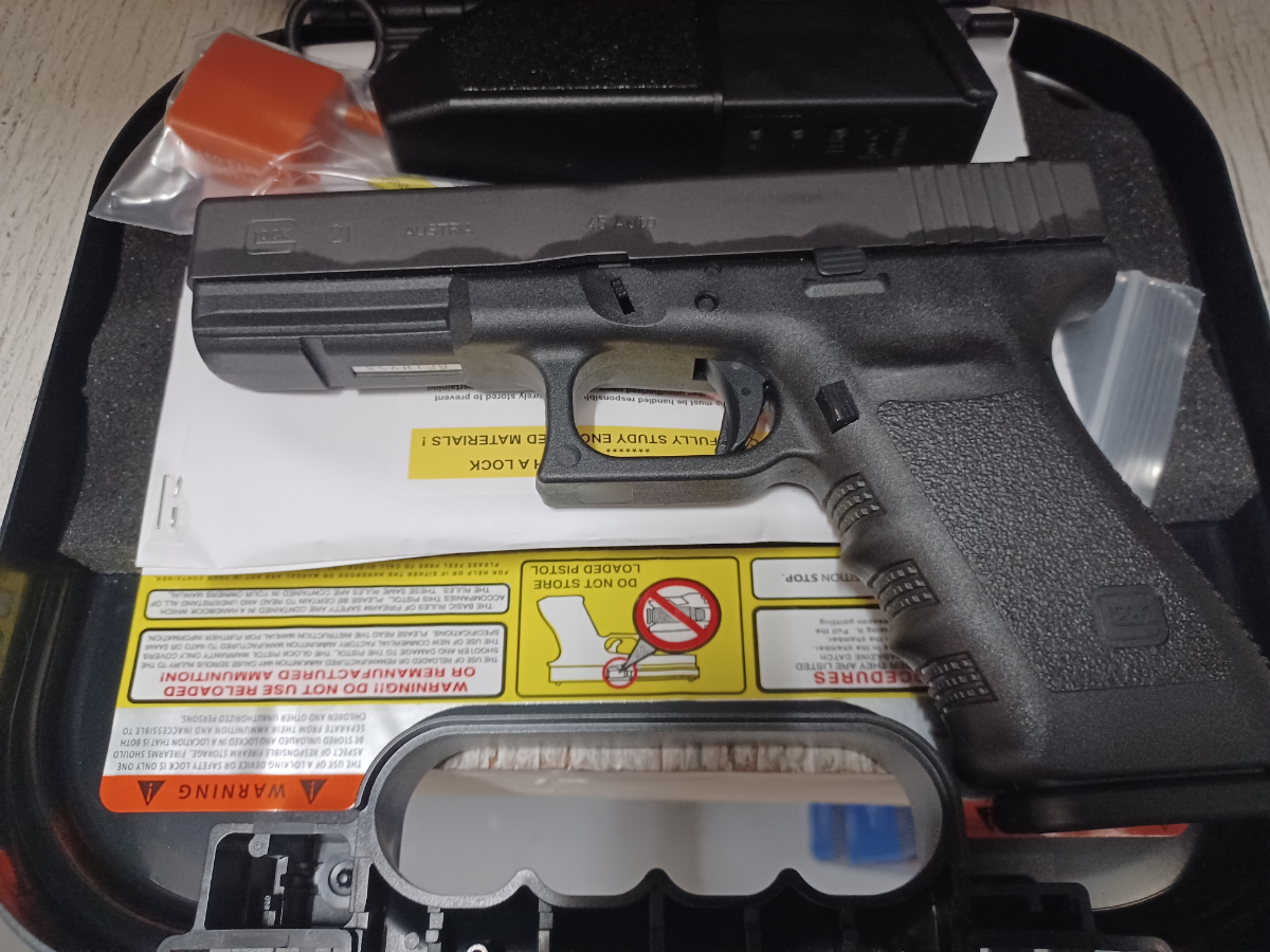 NEW GLOCK 21SF Gen3 in .45ACP .45 ACP 17389831 - GunAuction.com
