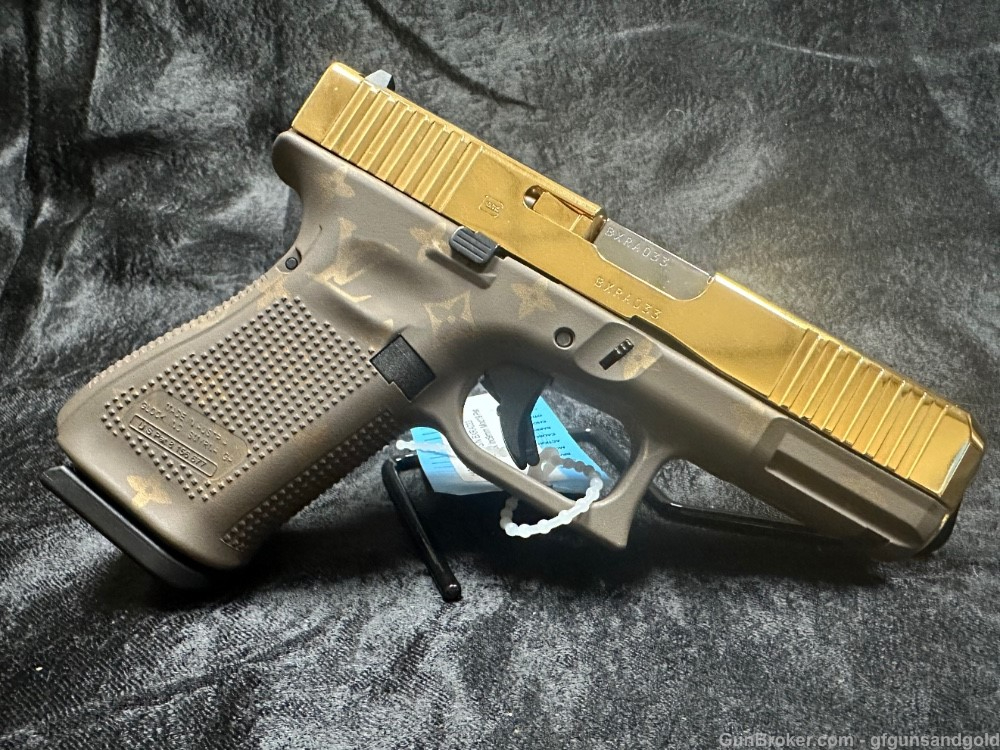 NEW CUSTOM 24KT GOLD GLOCK 19 GEN5 LOUIS VUITTON EDITION 9MM 9mm Luger ...