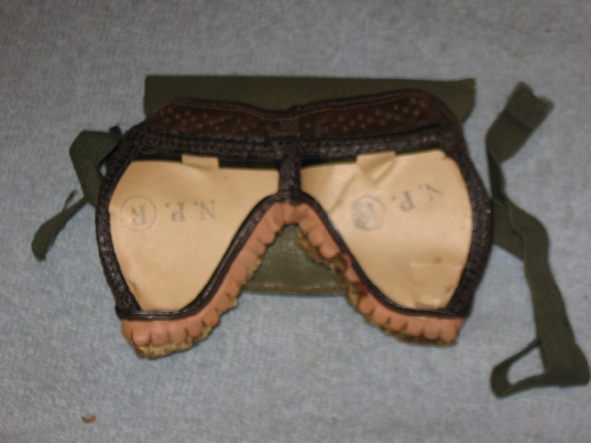 AMERICAN OPTICAL WW II U. S. M1943 FOLDING GOGGLES TYPE 1A/O WITH/CASE ...