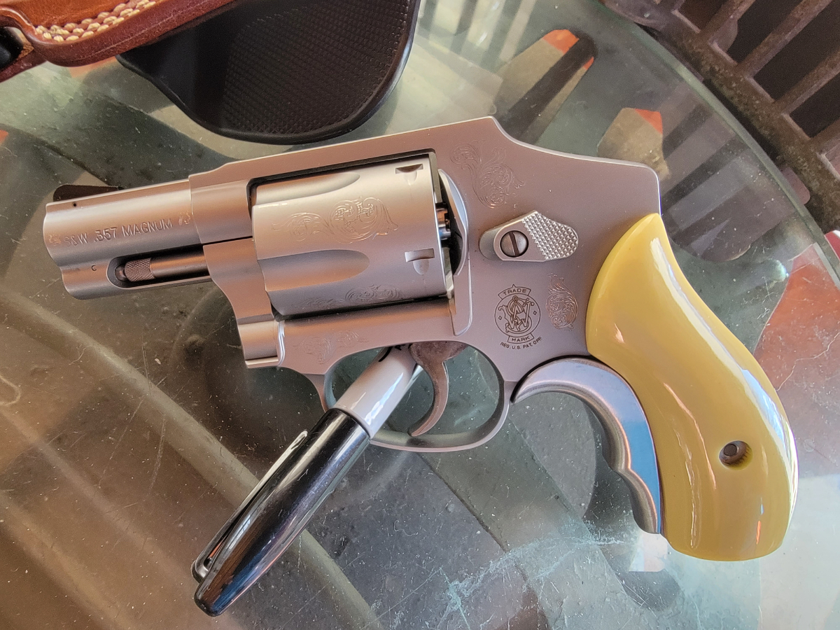 Smith & Wesson Model 640.. 357 magnum j frame comes with box and ...