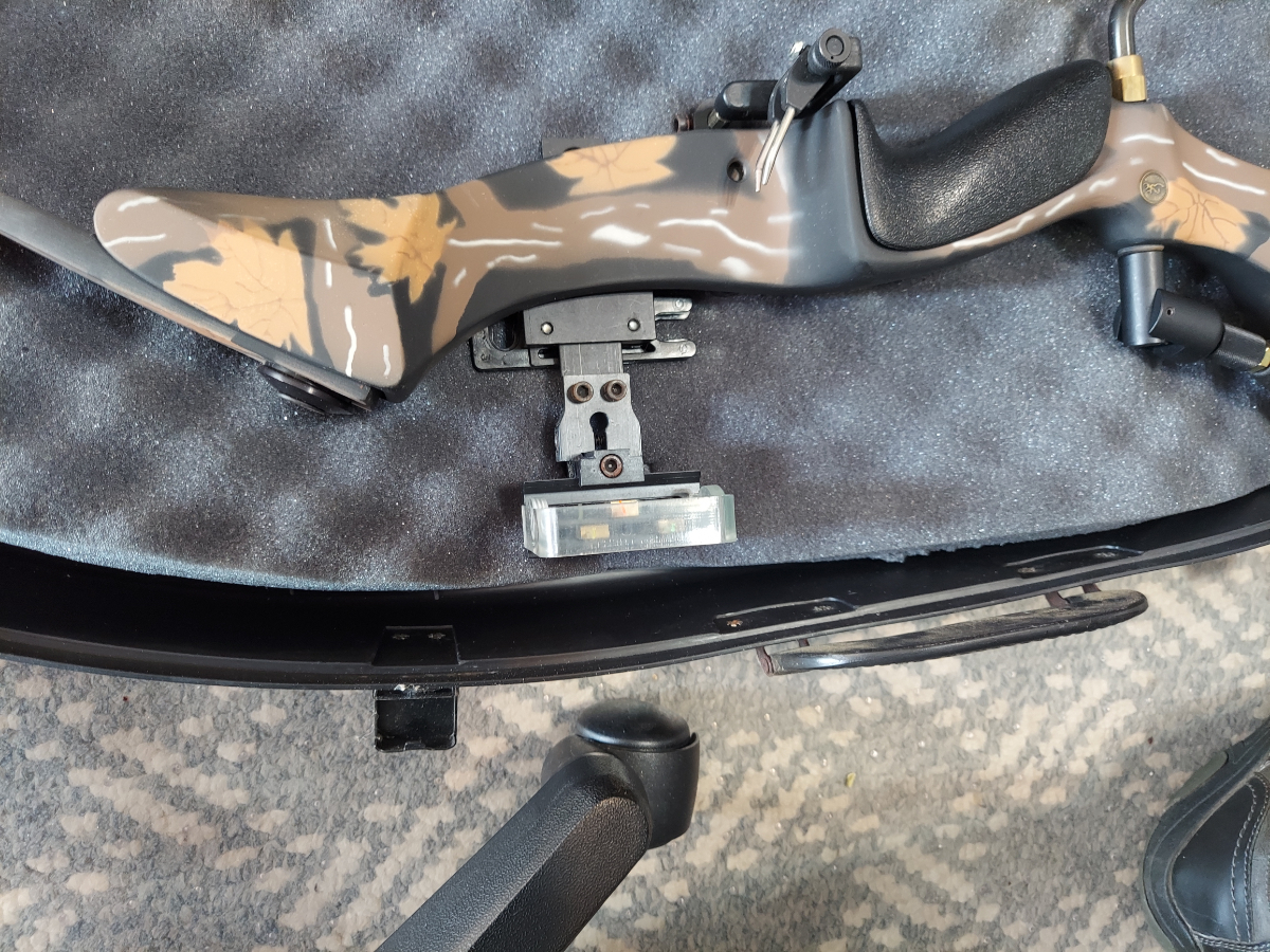Browning Compound Bow with arrows and carring case. Bow has all ...