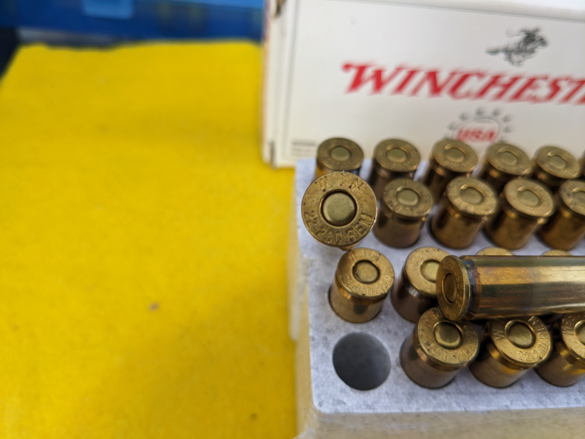Winchester 20 rds 22-250 Rem.40 gr VMAX/40 rds 22-250 45gr JHP Varmint ...
