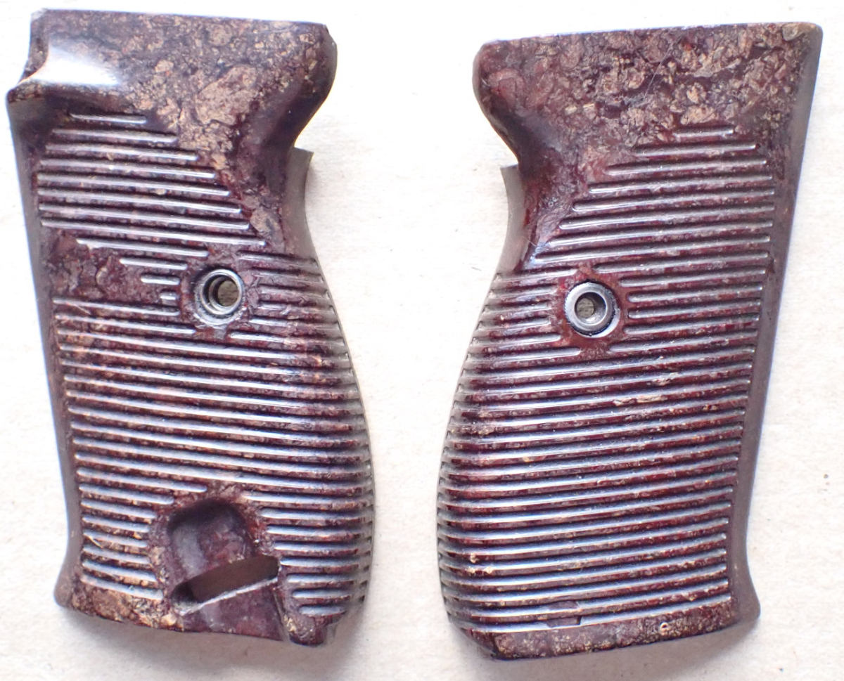 NAZI WW 2 NAZI P-38 GRIPS, MATCHING SET, DARK BROWN-RED BAKELITE 17304797 - GunAuction.com