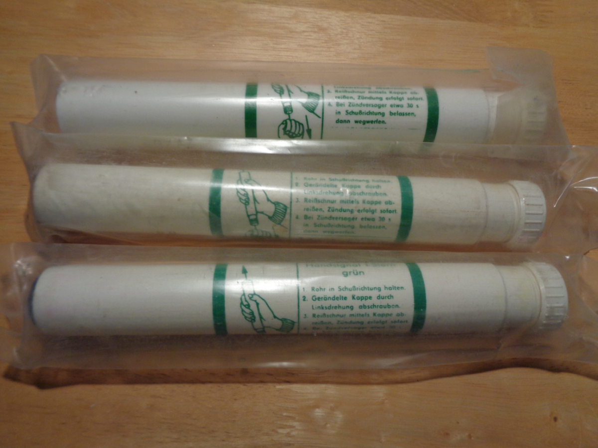 CGS Emergency Green Hand Signal Flares 15,000 candle Power 17165024 ...