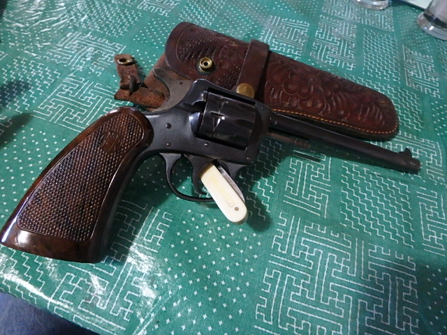 Harrington & Richards 22 Cal H&R Model 922 9 Shot 22 And Tooled Holster ...