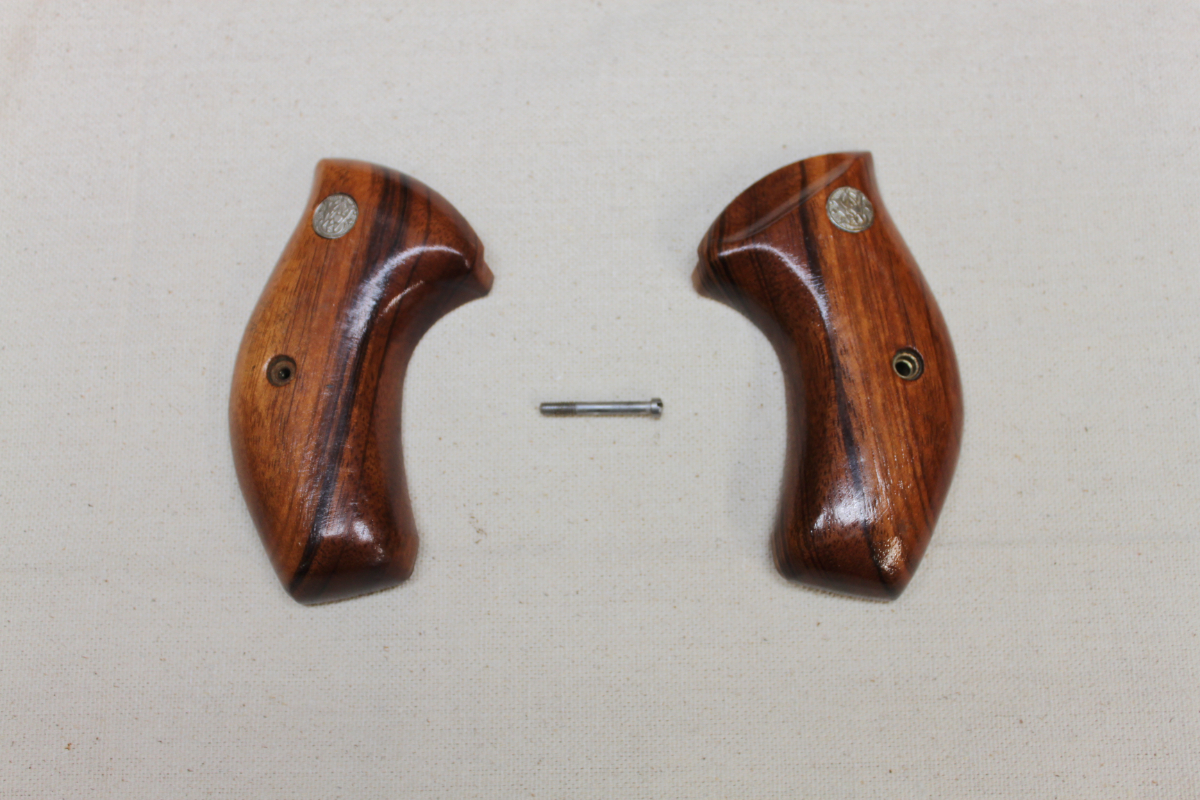 Smith & Wesson S&W J FRAME WOODEN BANANA GRIPS 17114610 - GunAuction.com