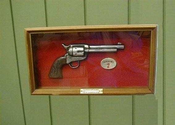 Seagrams 7 Colt Shadow Box (Look Pics) .25 ACP 17273181 - GunAuction.com