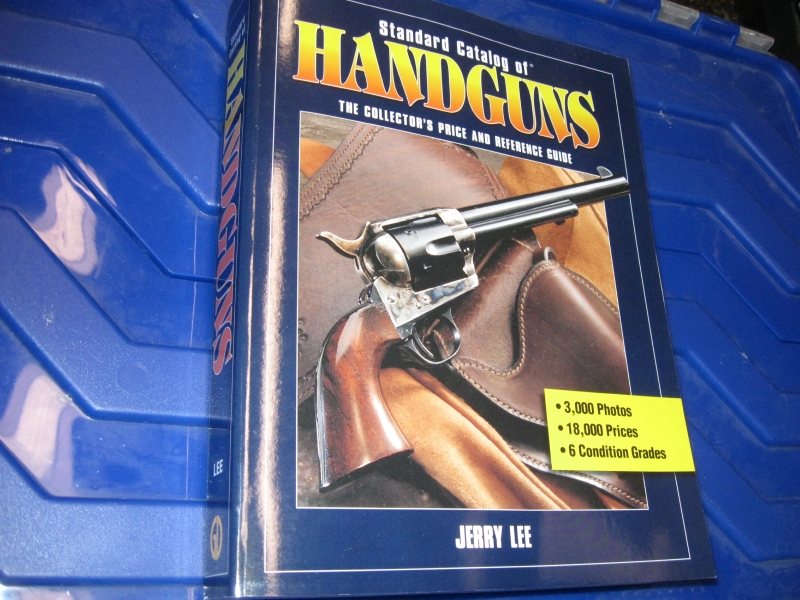 Std Catalog of Handgun Values - 762 pg 10980250 - GunAuction.com