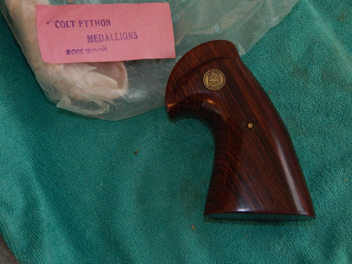 Colt Rosewood Medallion grips 17143897 - GunAuction.com