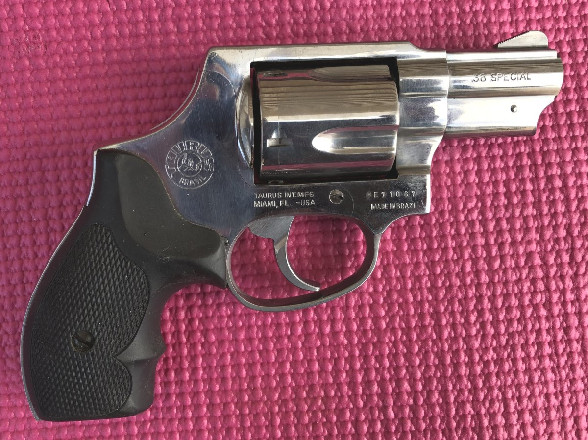 Taurus Model 85 stainless bob hammer 5-shot revolver in excellent ...