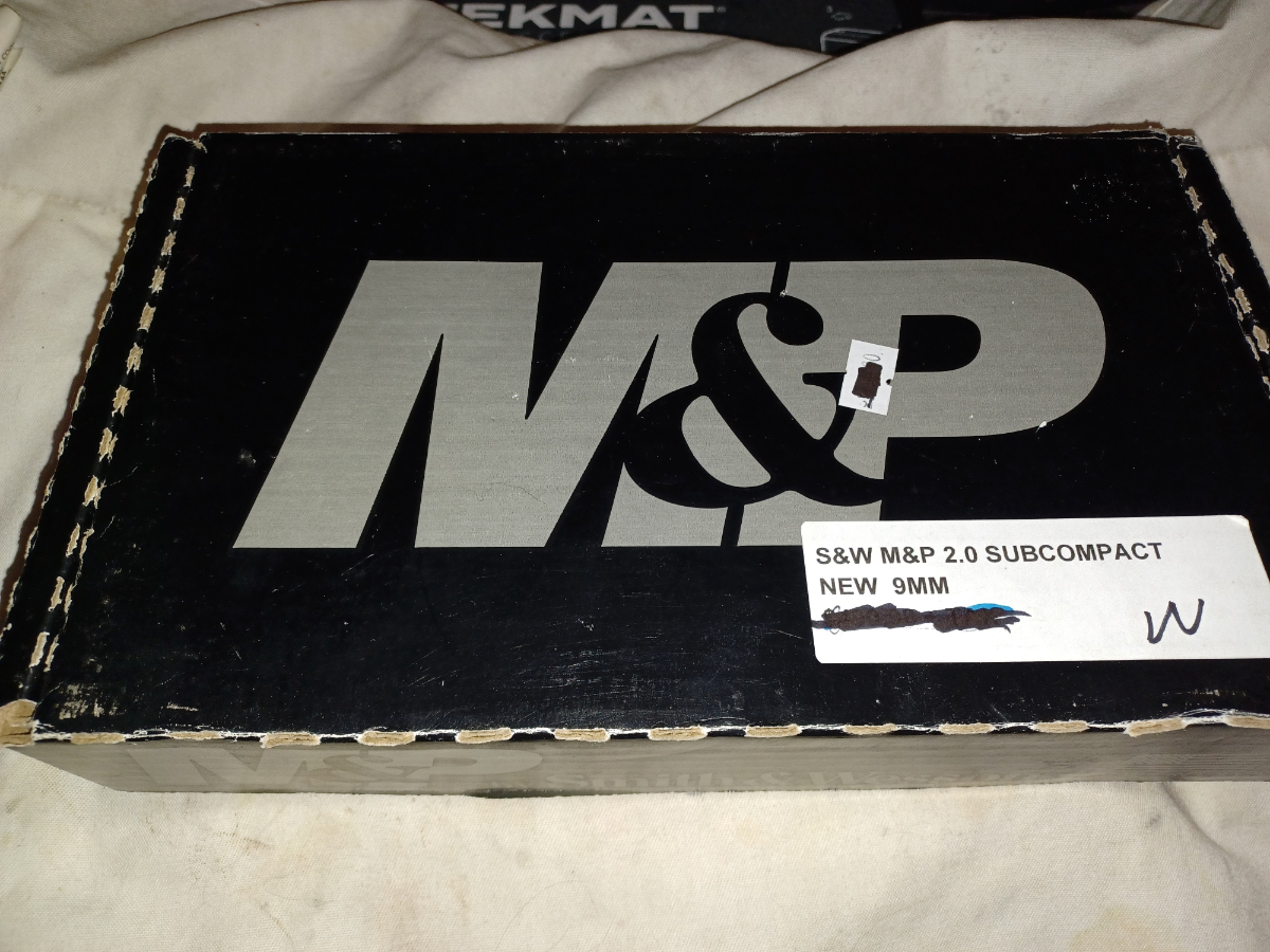 Smith & Wesson S&W M&P 9mm M2.0 subcompact, 2 mags, grip inserts, in ...