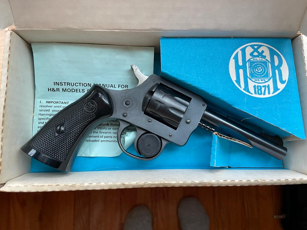 Harrington & Richardson H&R Model 922 4 inch Revolver 9 Shot 22 caliber with Original Box .22 LR ...