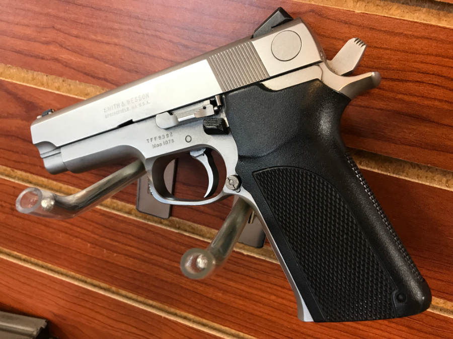 Smith And Wesson Model 1076 10mm Smith&Wesson With Two Magazines 10mm ...