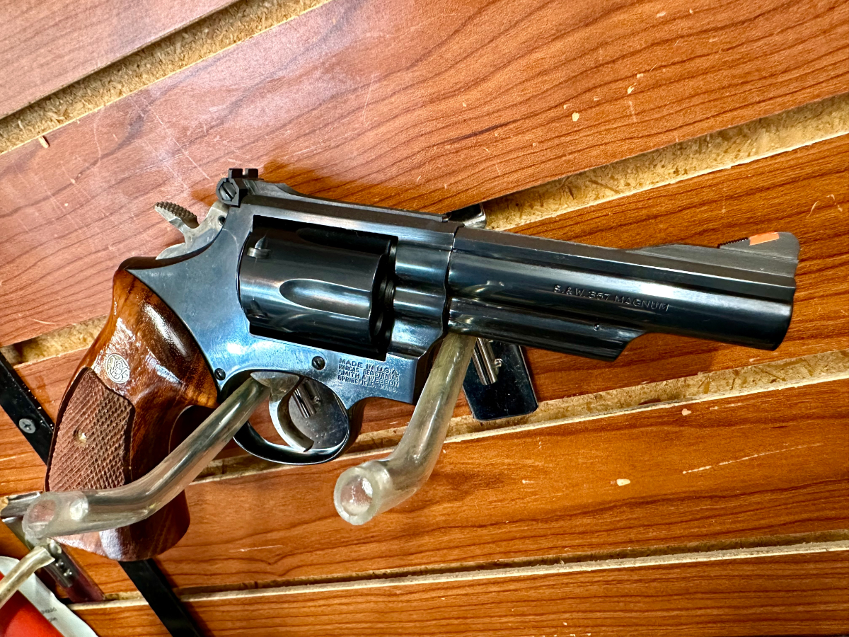 Smith & Wesson 19-5 #AUY1046 4 INCH BLUE .357 Magnum 17341030 ...