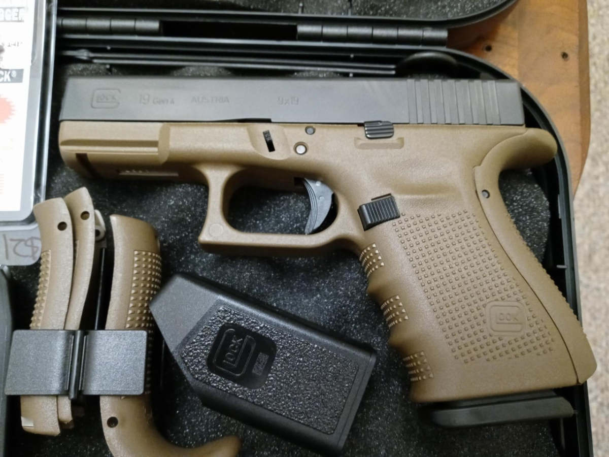 Glock G19 Gen4 Dark Earth new in box, time capsule. 9mm Luger 17192145 ...