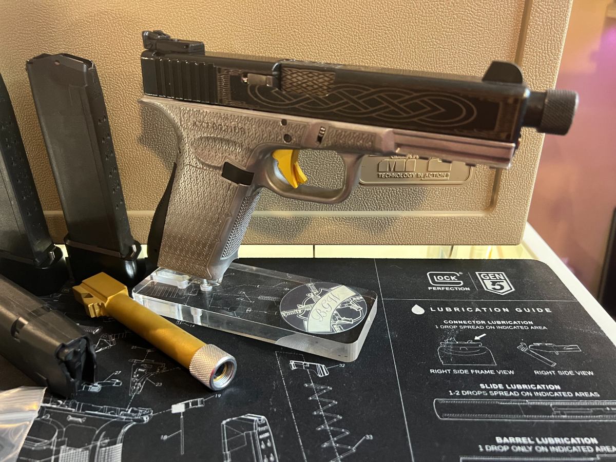 Metal Custom Glock 22 with Laser Engraved Frame and Slide .40 S&W 17238173 - GunAuction.com