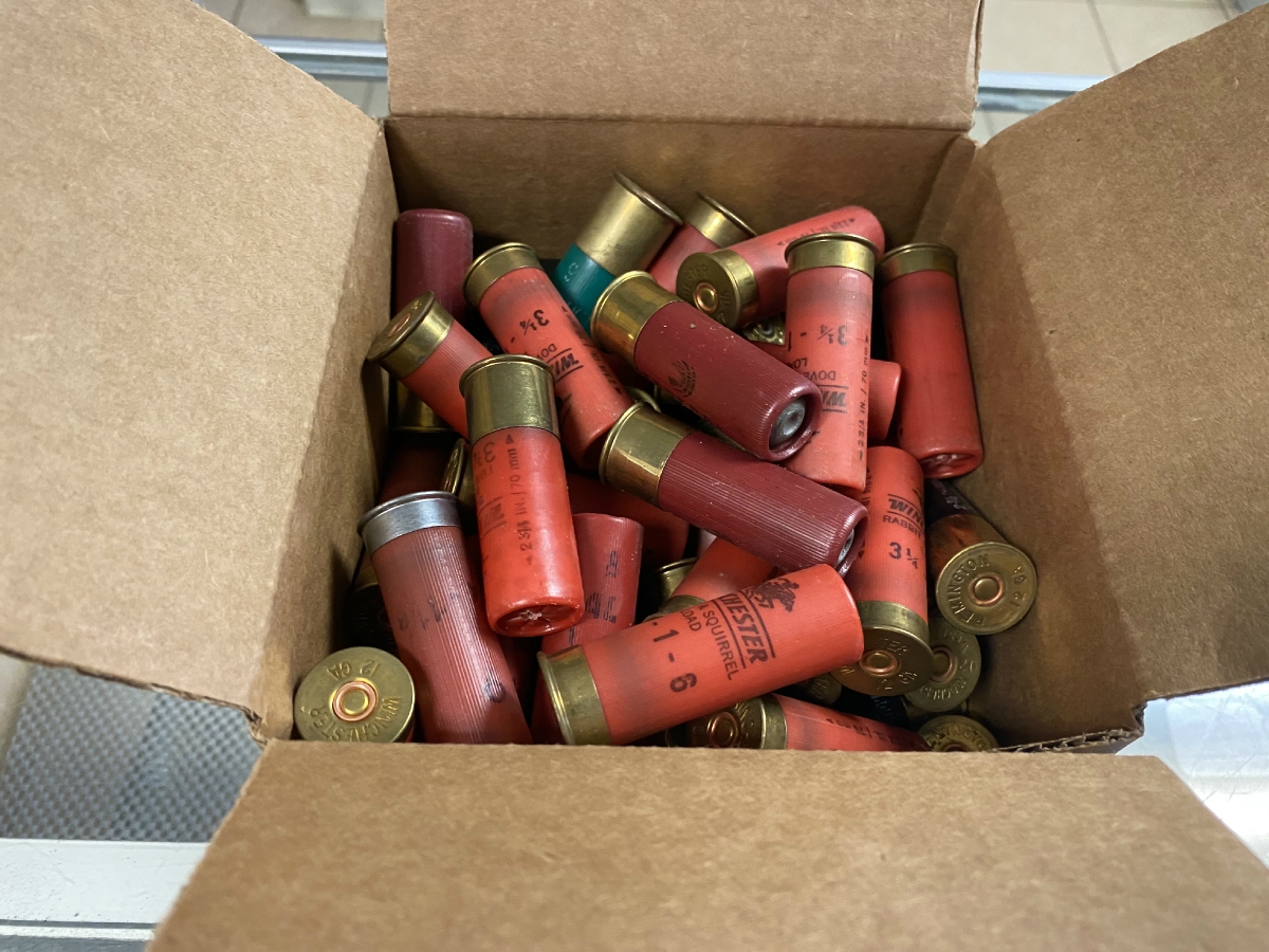 100 ROUNDS ASSORTED 12 GAUGE SHOTGUN AMMUNITION 17101777 - GunAuction.com