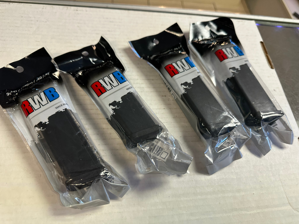 NICE LOT OF FOUR RWB GLOCK 9MM MAGAZINES TWO 15 ROUND AND TWO 17 ROUND ...