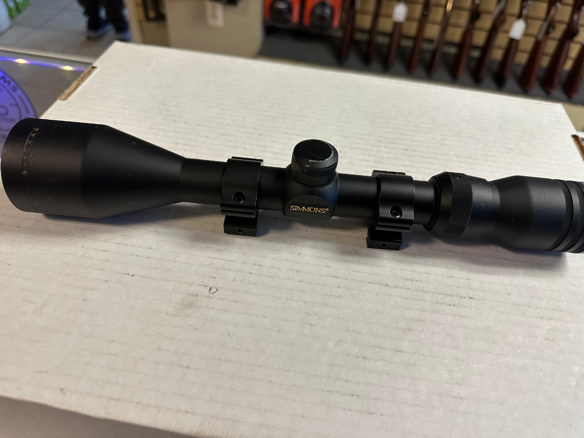 SIMMONS 3-10X44 WIDE ANGLE RIFLE SCOPE WITH RINGS IN GOOD CONDITION SEE ...