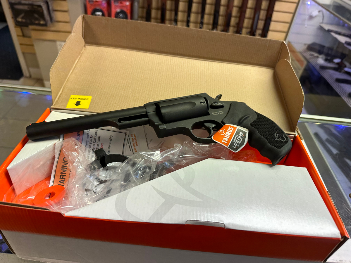 Taurus Judge 45 Colt (LC) Caliber or 2.50" 410 Gauge with 6.50" Barrel ...