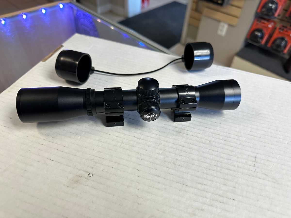 Smith & Wesson SWIFT 4X32 RIFLE SCOPE WITH RINGS AND LENS COVERS IN ...
