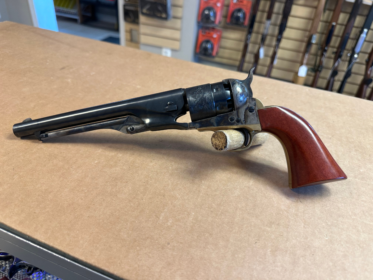 Uberti ITALY BLACK POWDER REVOLVER IN EXCELLENT CONDITION VERY NICE ...