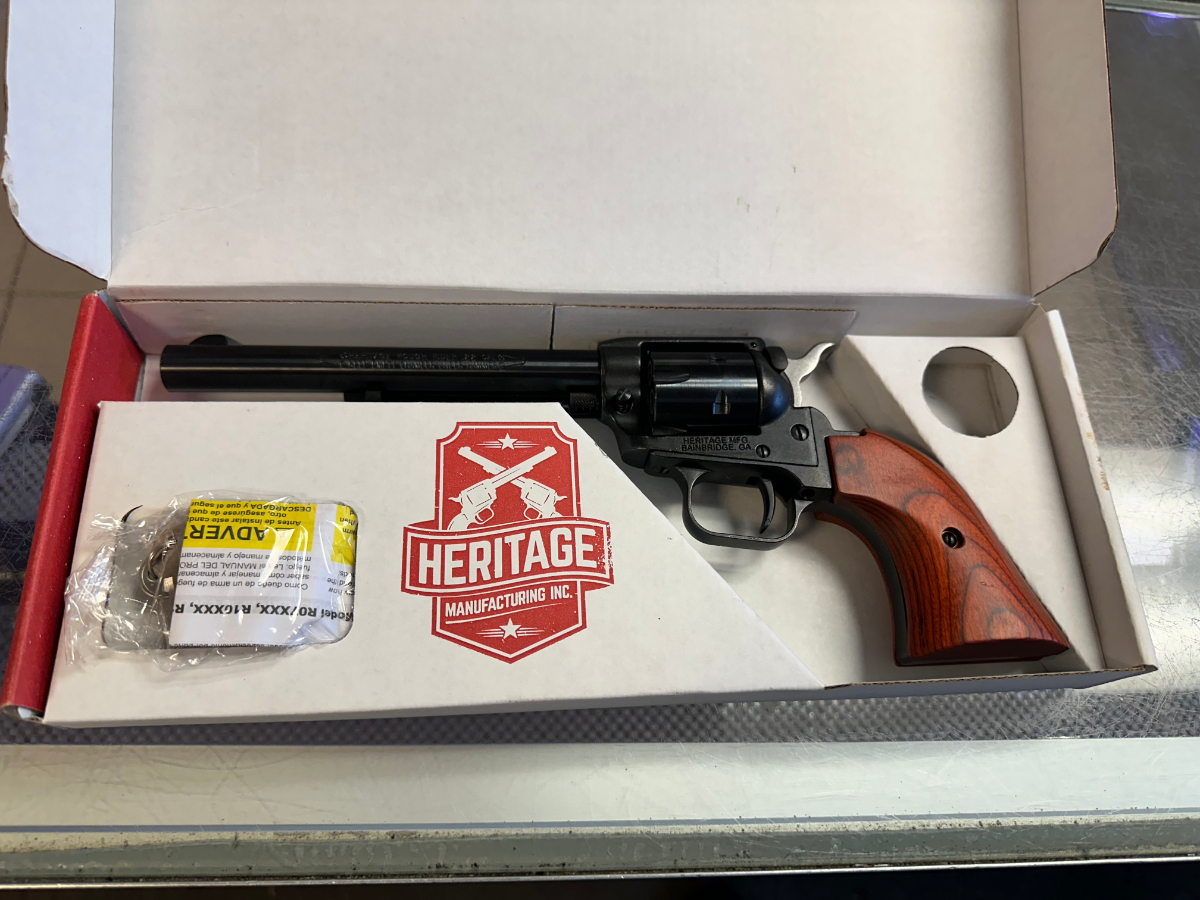 Heritage MODEL ROUGH RIDER 6 SHOT SINGLE ACTION REVOLVER 6.5 INCH ...