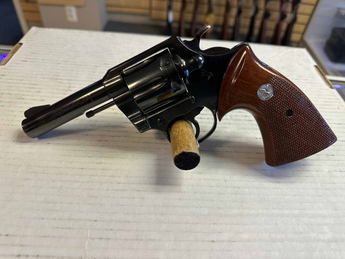 MODEL LAWMAN MK III 4 INCH BARREL 6 SHOT REVOLVER WOOD COLT EMBLEM ...