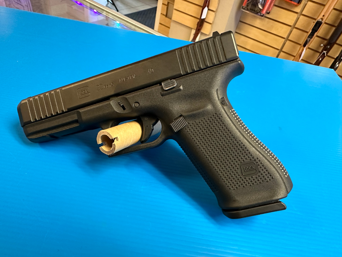 Glock MODEL G22 SEMI-AUTO PISTOL WITH 4.5 INCH BARREL 15+1 MAG ...