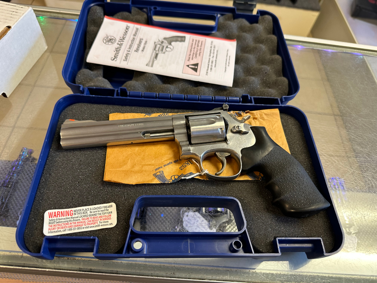 Smith & Wesson MODEL 686 6 SHOT STAINLESS REVOLVER 6 INCH BARREL RUBBER ...