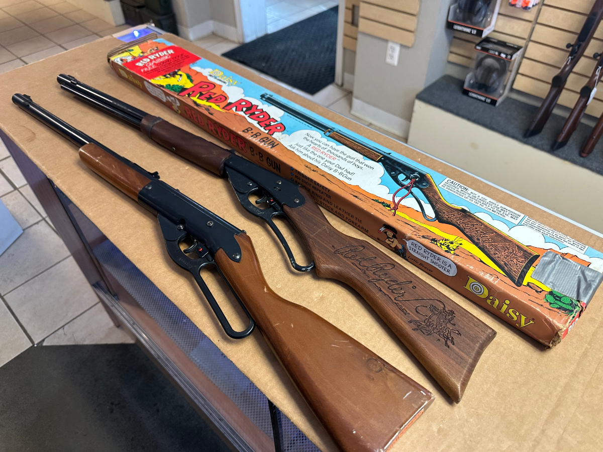 NICE LOT OF TWO VINTAGE DAISY AIR RIFLES ONE COMES WITH ORIGINAL BOX ...