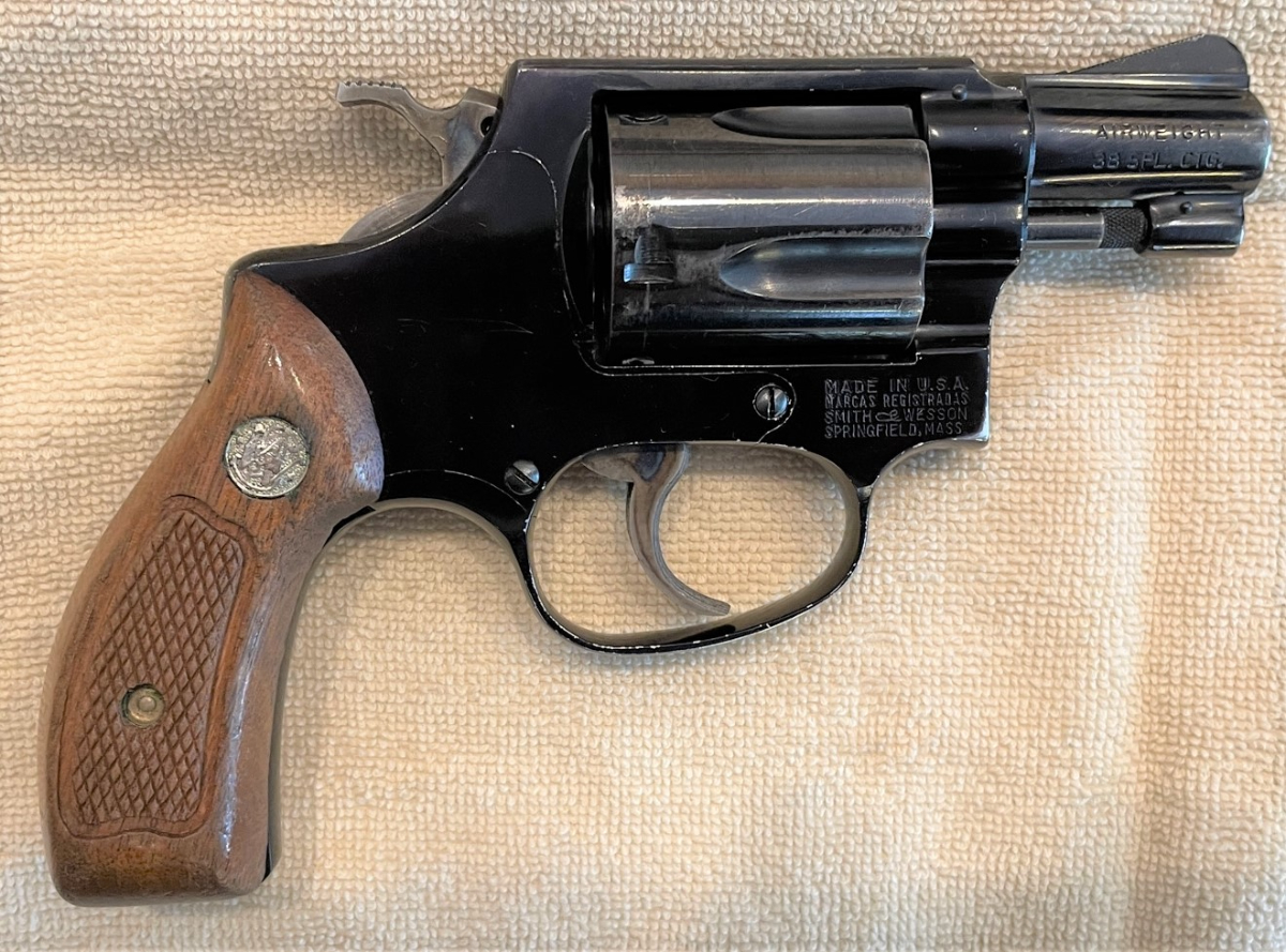 Smith & Wesson Model 37, Chiefs Special Air Weight Revolver .38 Special ...