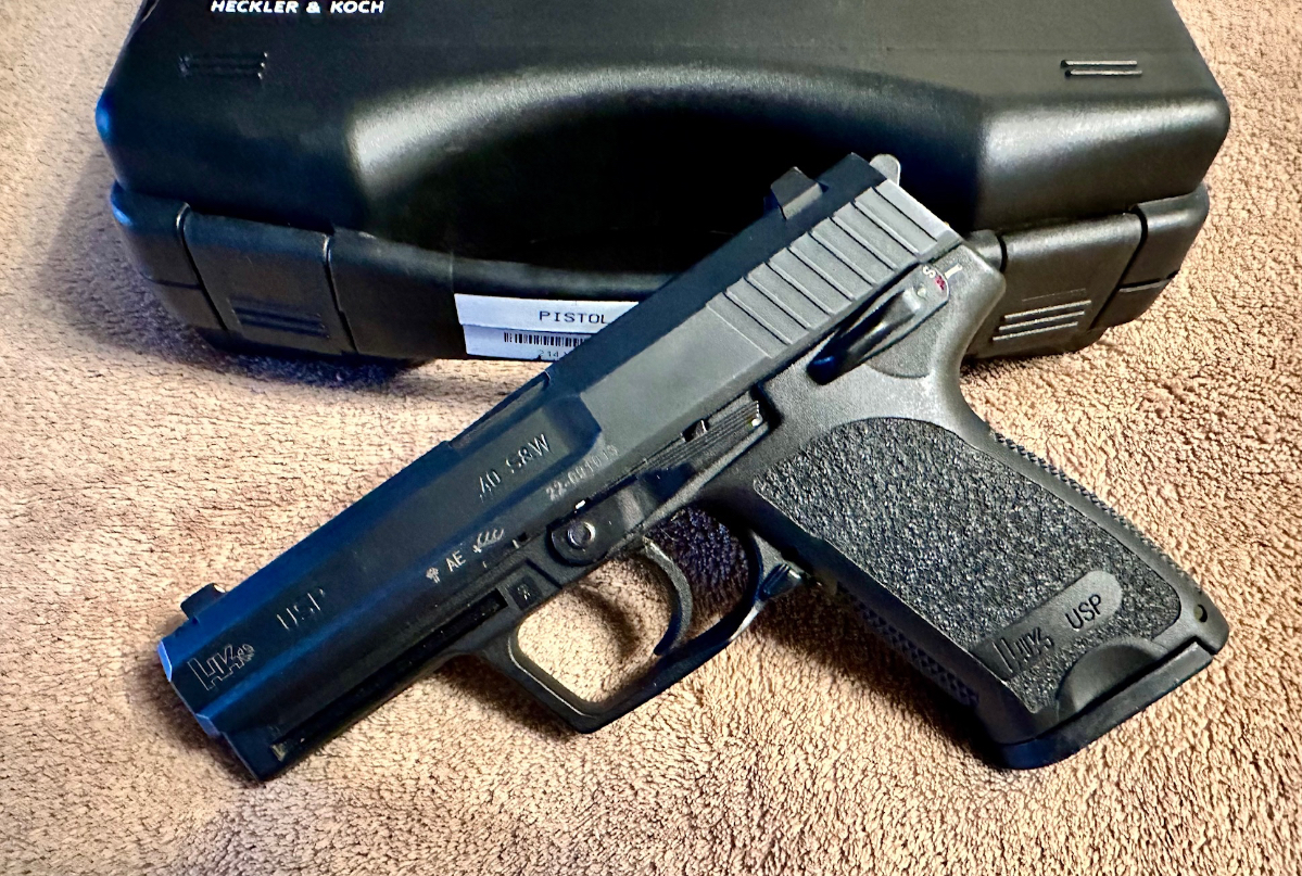 Heckler & Koch USP .40S&W V1 SA/DA night sights w/box and paperwork ...
