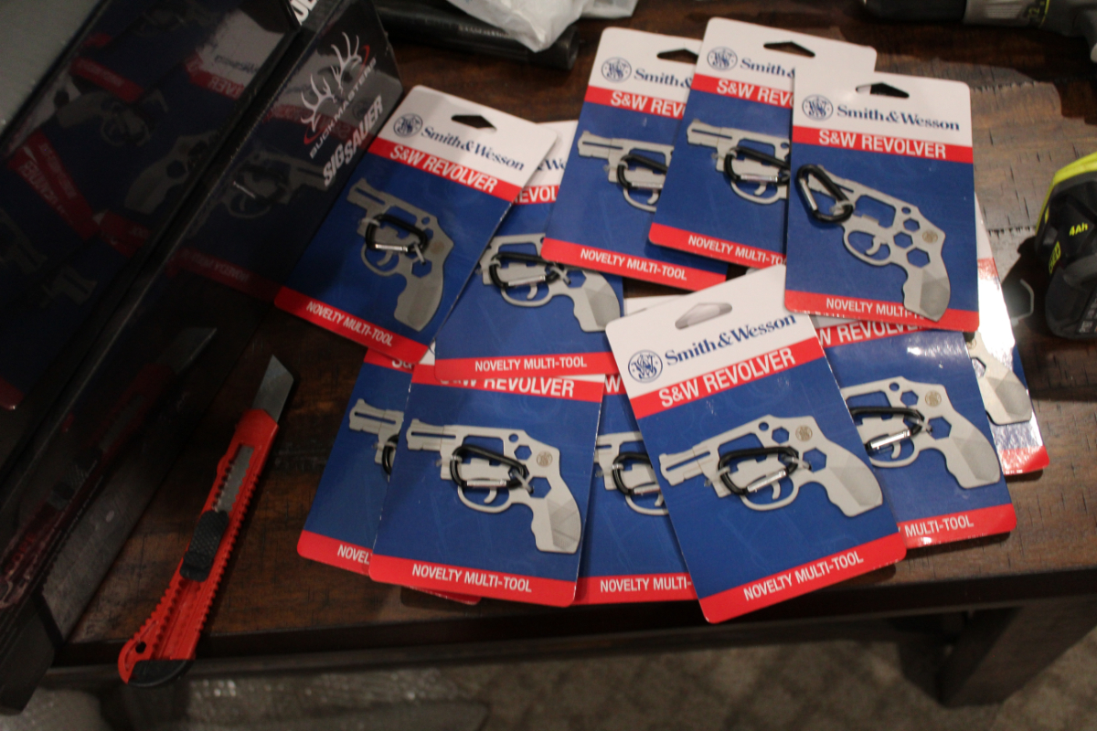 Smith & Wesson 18 SMITH WESSON TOOL KEY CHAINS NEW WITH NO RESERVE ...