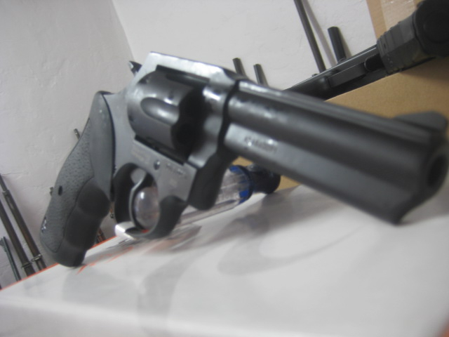 TAURUS model 82 Revolver .38 SPECIAL New in the Box ......... NO ...